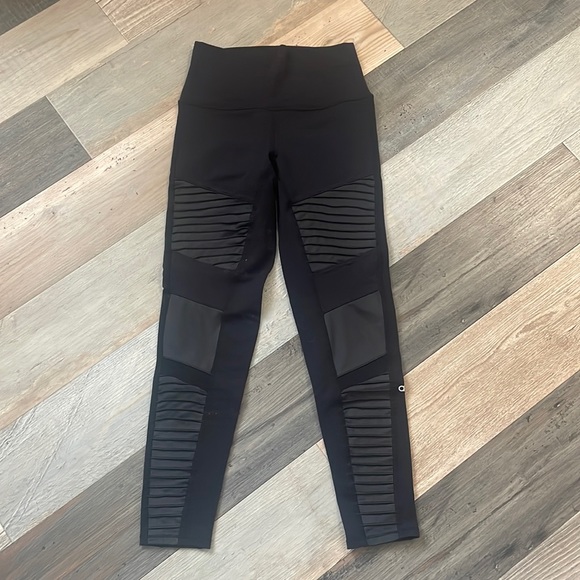 ALO Yoga | Pants & Jumpsuits | Alo Moto Leggings 78 | Poshmark